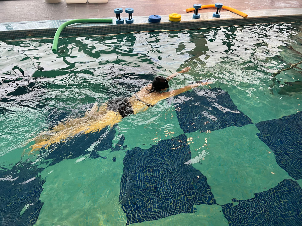 Coloplast - Bellawear FUN TOUR 👉🏻 To The Pool– bellawear.be